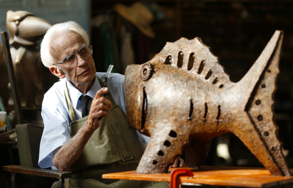 At 93, artist is still turning bronze into ‘gossamer’ | News, Sports ...